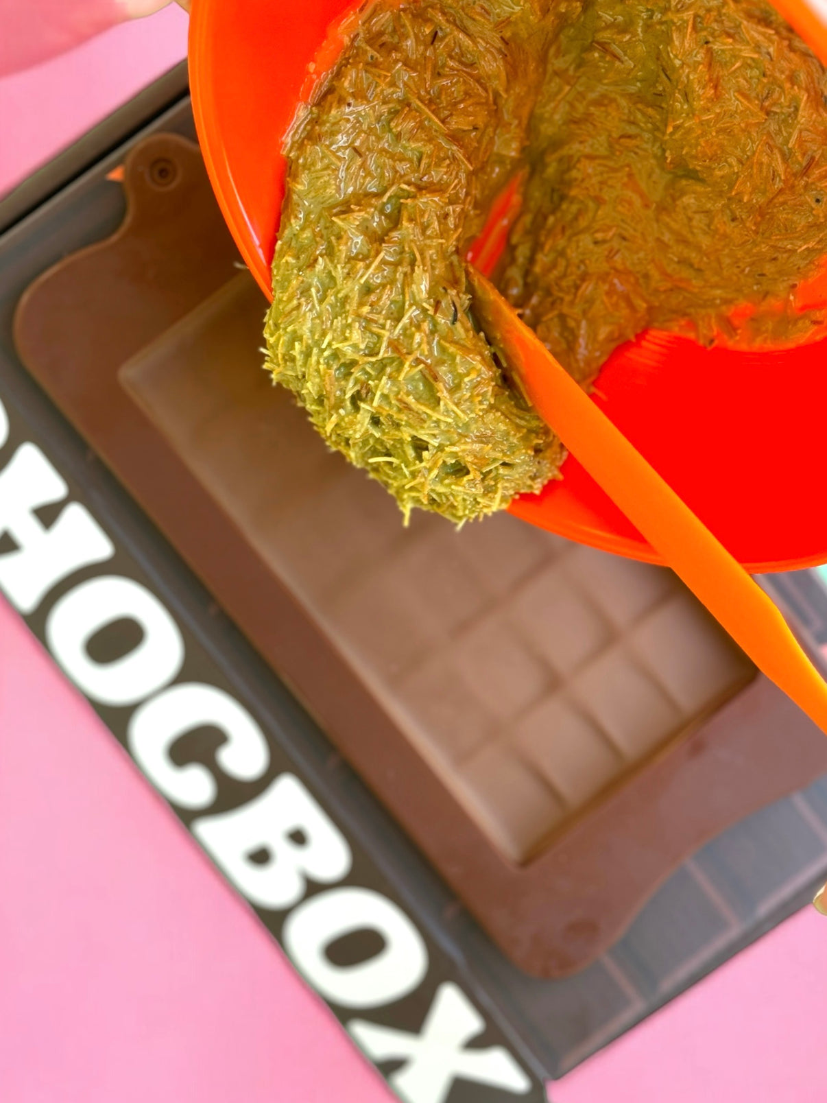 Viral Knafeh Stuffed Chocolate Bar Kit – Chocbox LA